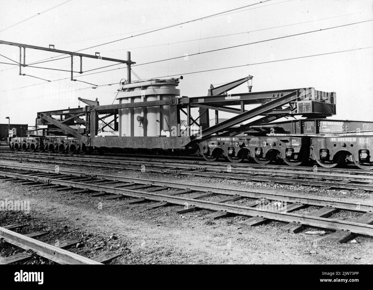 Image of a pit with a transformer on the N.S.-Emplacement in 's ...