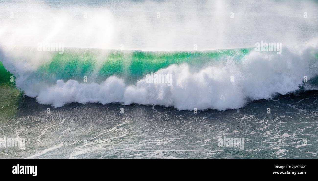 Stunning turquoise aqua waves barrelling into from Porthleven reef ...