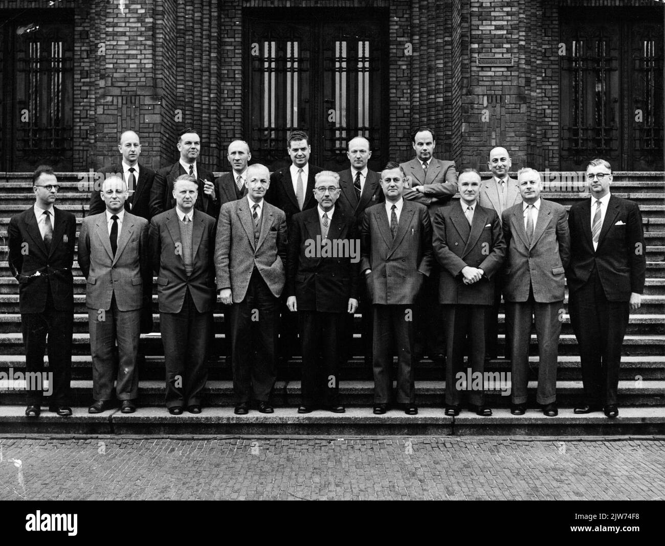 Group portrait of the management of the N.S. On the stairs in front of ...