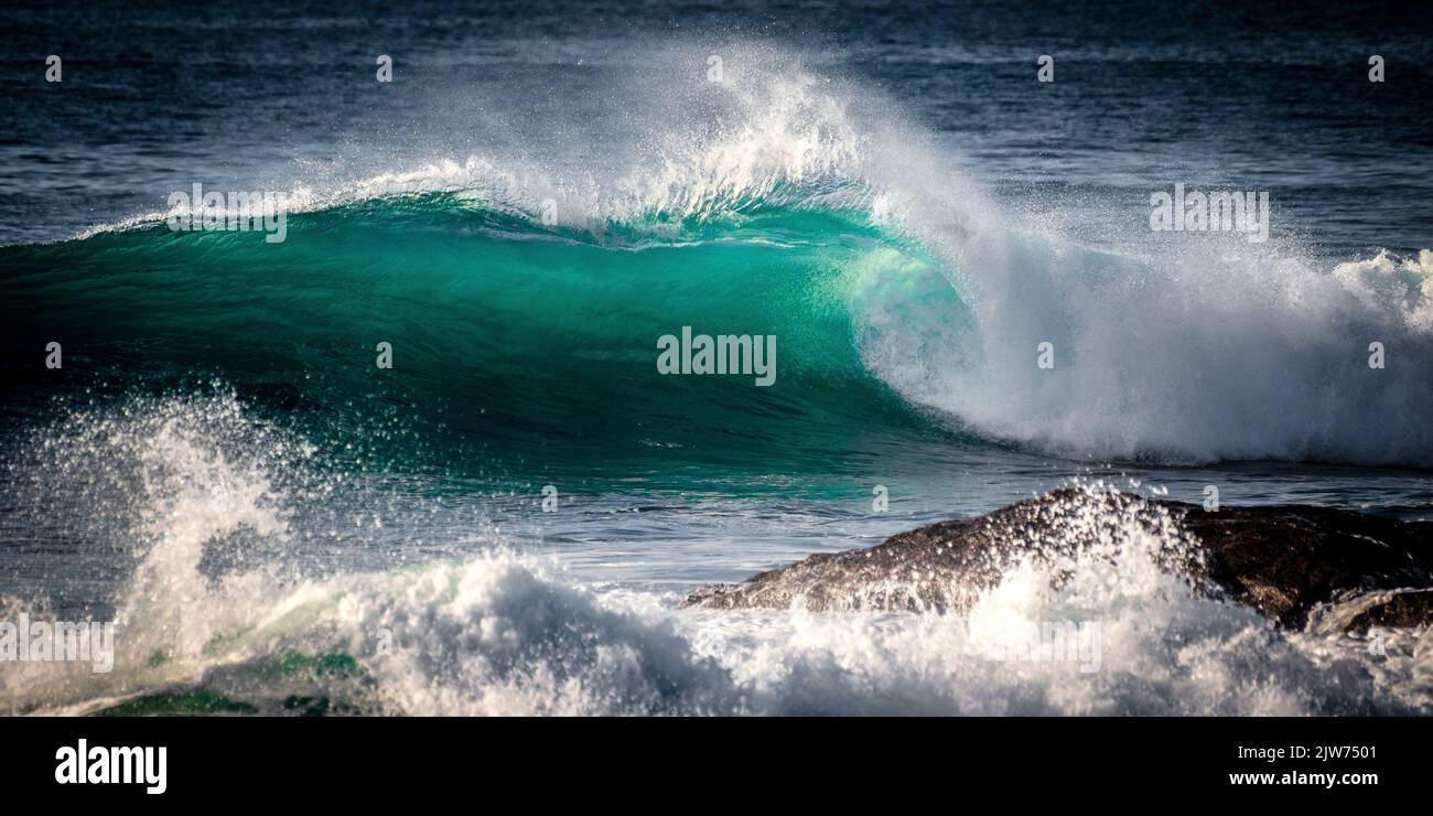 Stunning turquoise aqua waves barrelling into from Porthleven reef ...