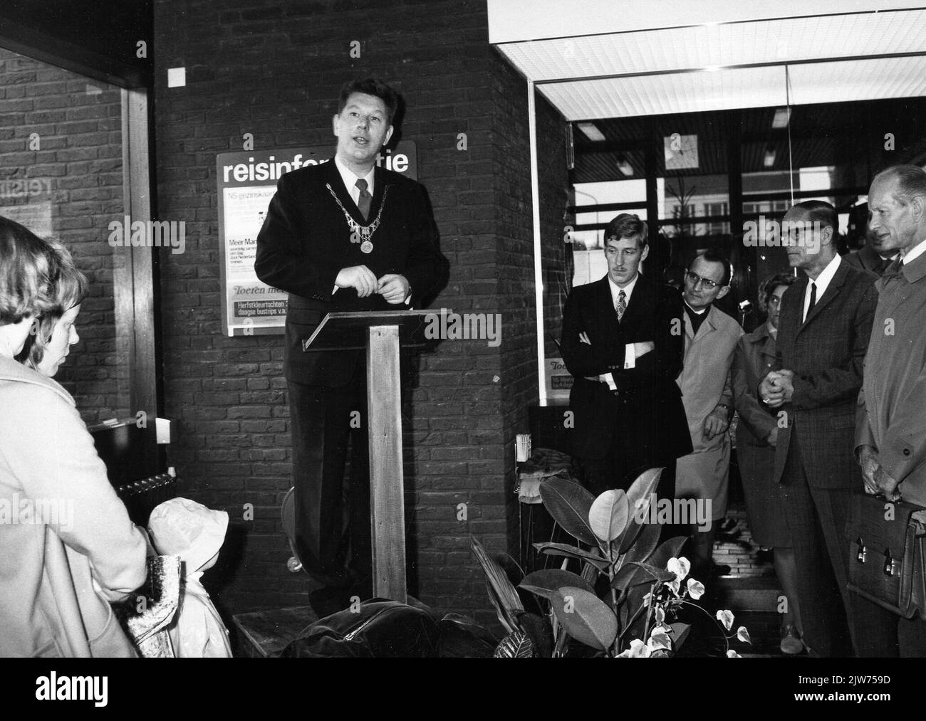 Image of Mayor C.F. Pouw van Wehl during his speech on the occasion of ...