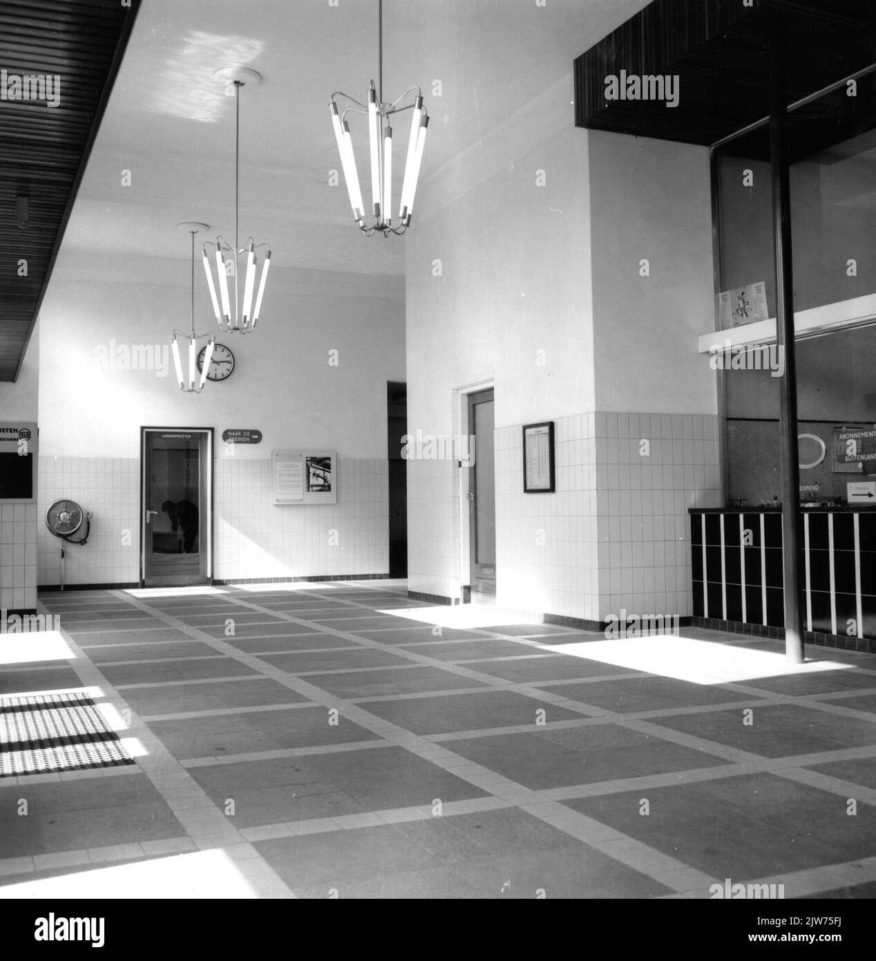 Stationshal hi-res stock photography and images - Alamy