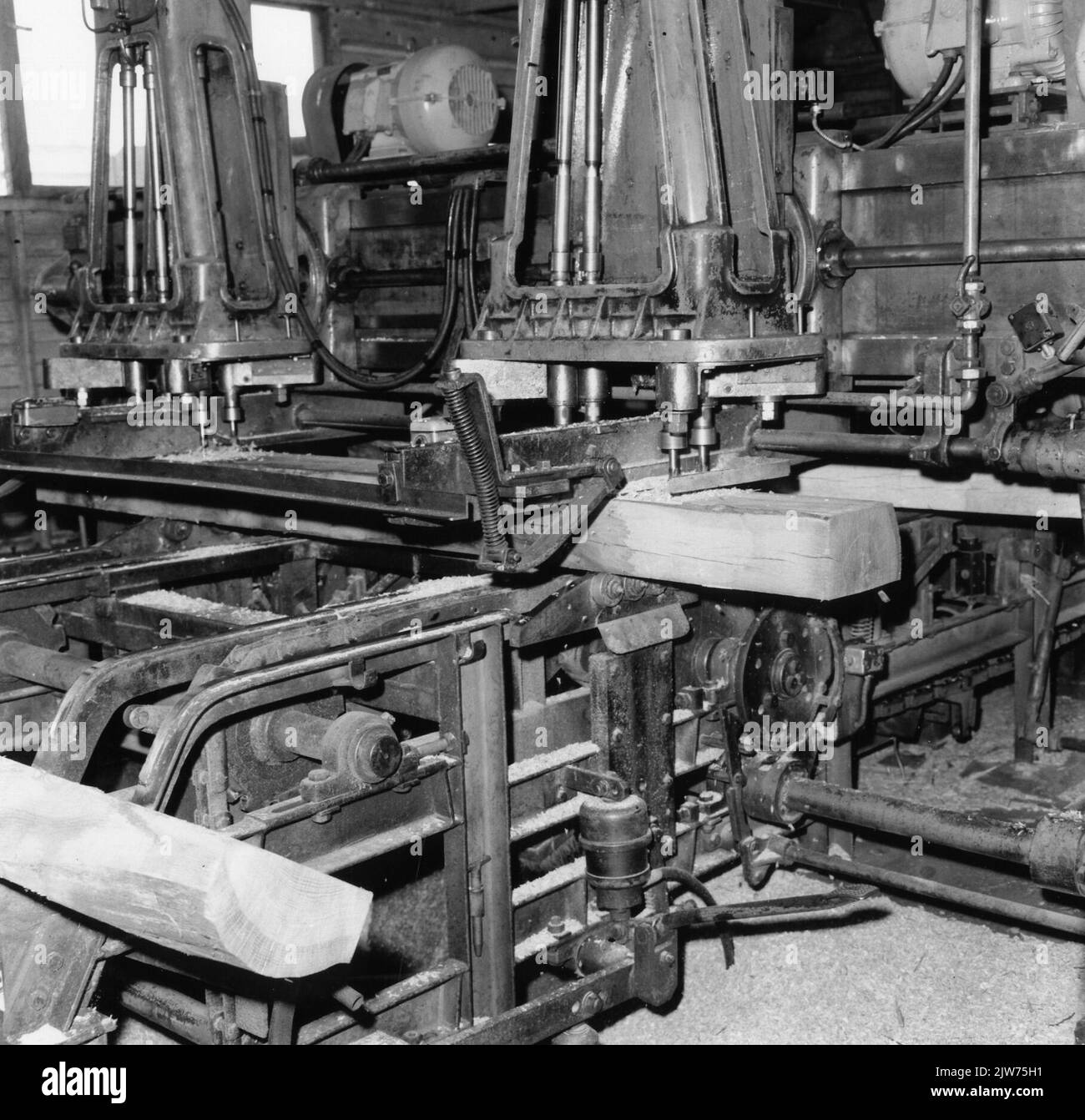 Image of the machine for sawing, milling and drilling of sleepers in ...