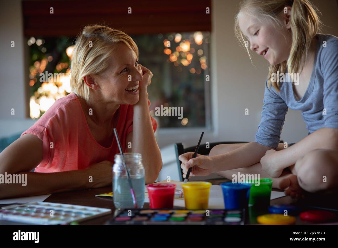 Mother daughter brush hi-res stock photography and images - Alamy