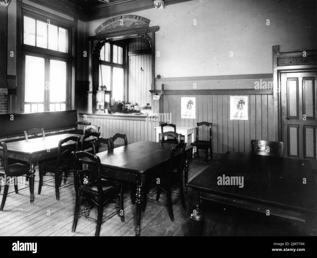 3rd class waiting room hi-res stock photography and images - Alamy