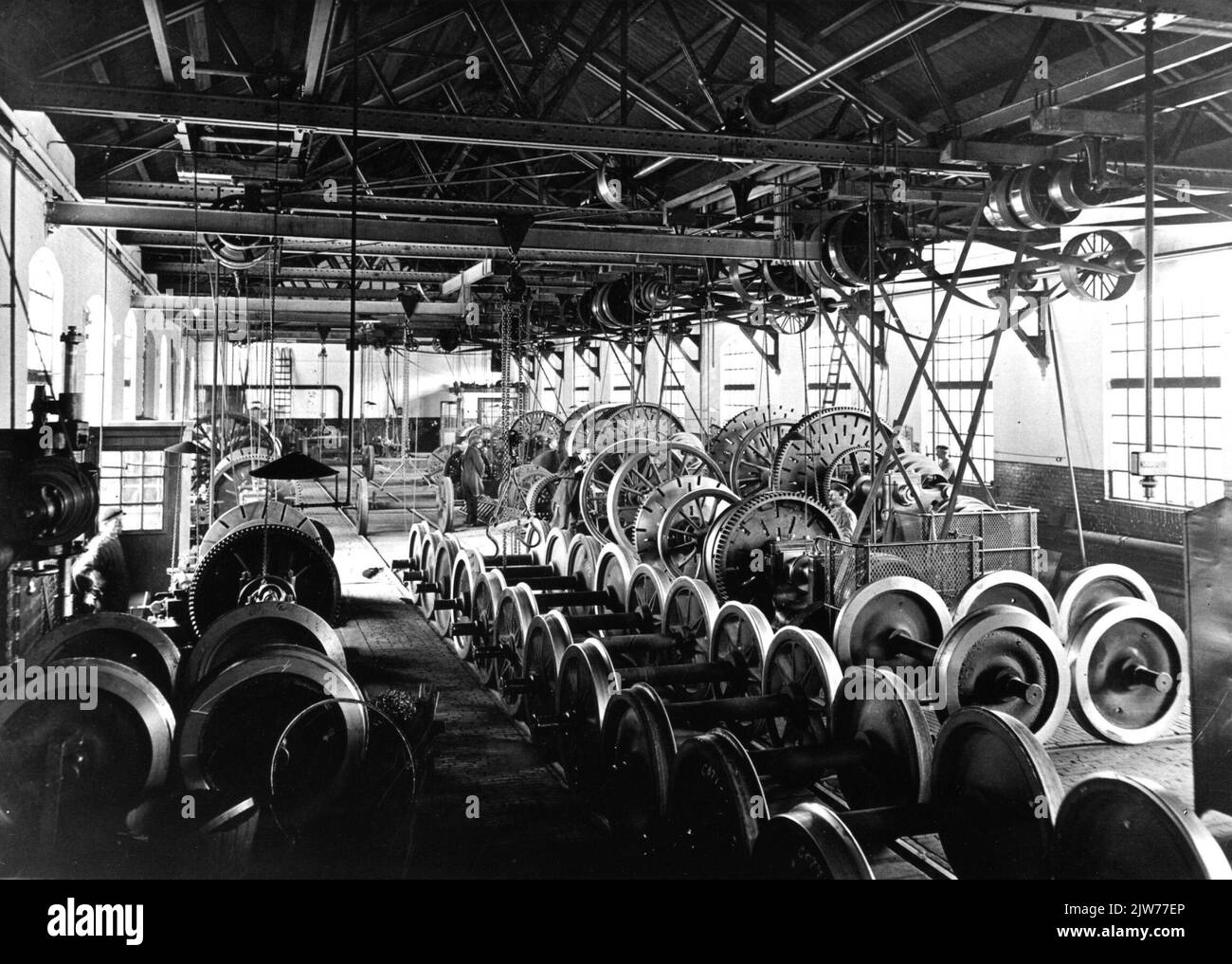 Interior of the central workshop of the S.S. in Zwolle: Wielendraaierij ...
