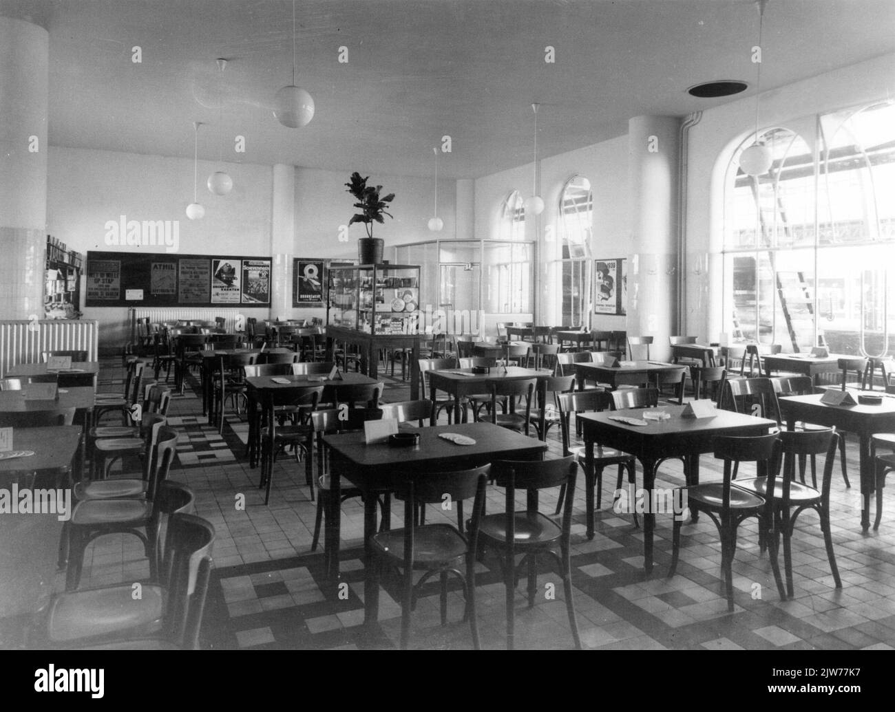 3rd class waiting room hi-res stock photography and images - Alamy