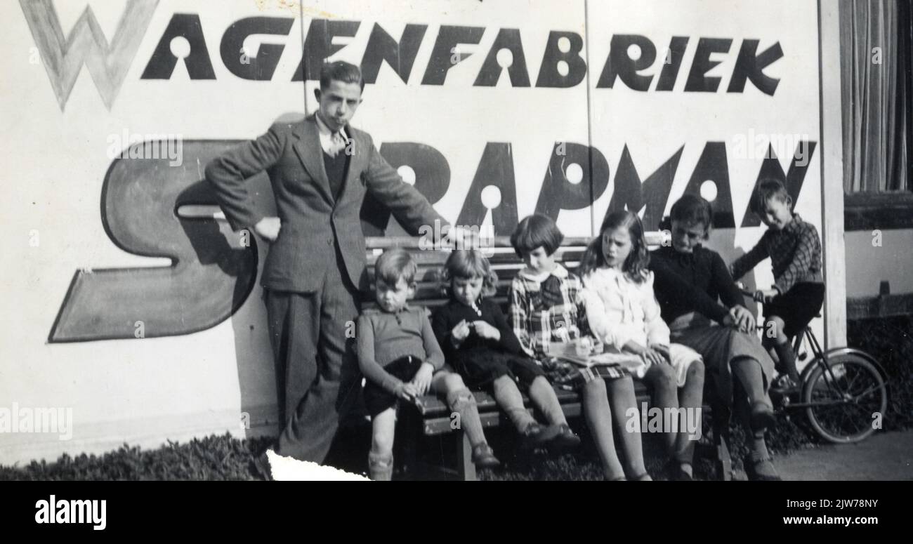 Group portrait of members of the Trapman family at the sign of the ...