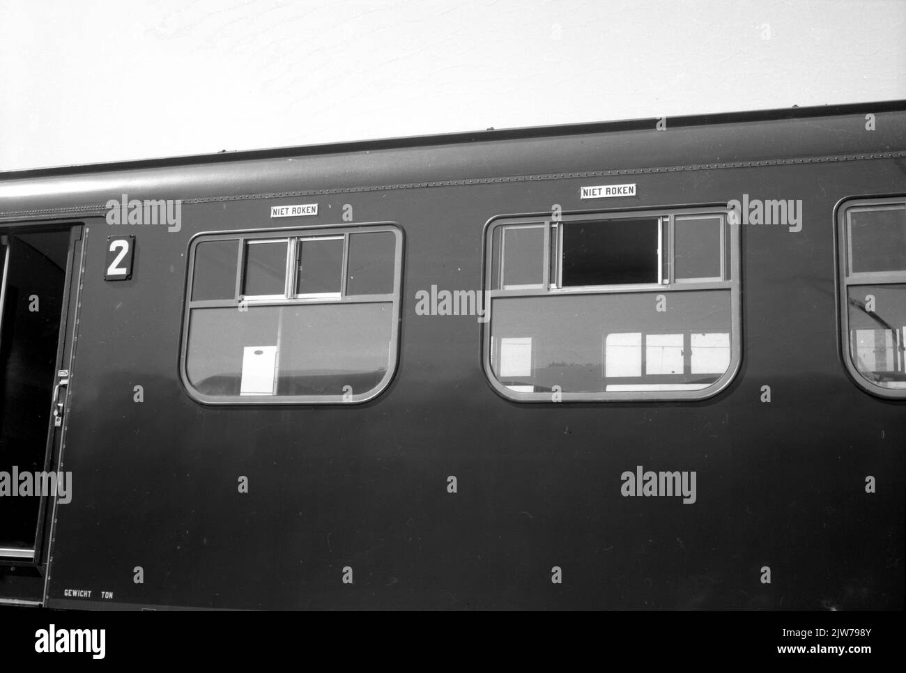 Image of the sliding windows of an electric train set matt. 1954 (Plan ...