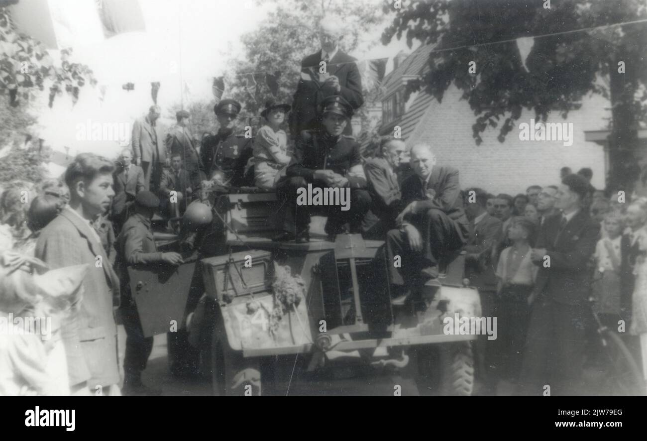 Image of a Canadian armored vehicle with some police officers and ...