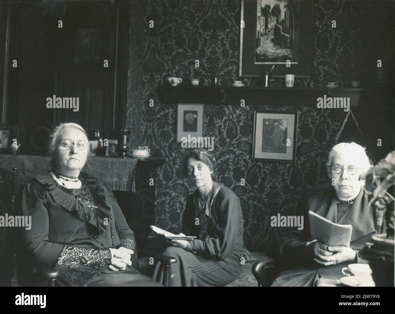 Group portrait with from left to right mrs. Frederika Maria Enklaar ...