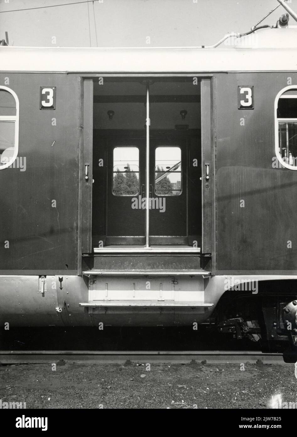 Image of one of the sliding doors of an electric train set matt. 1946 ...
