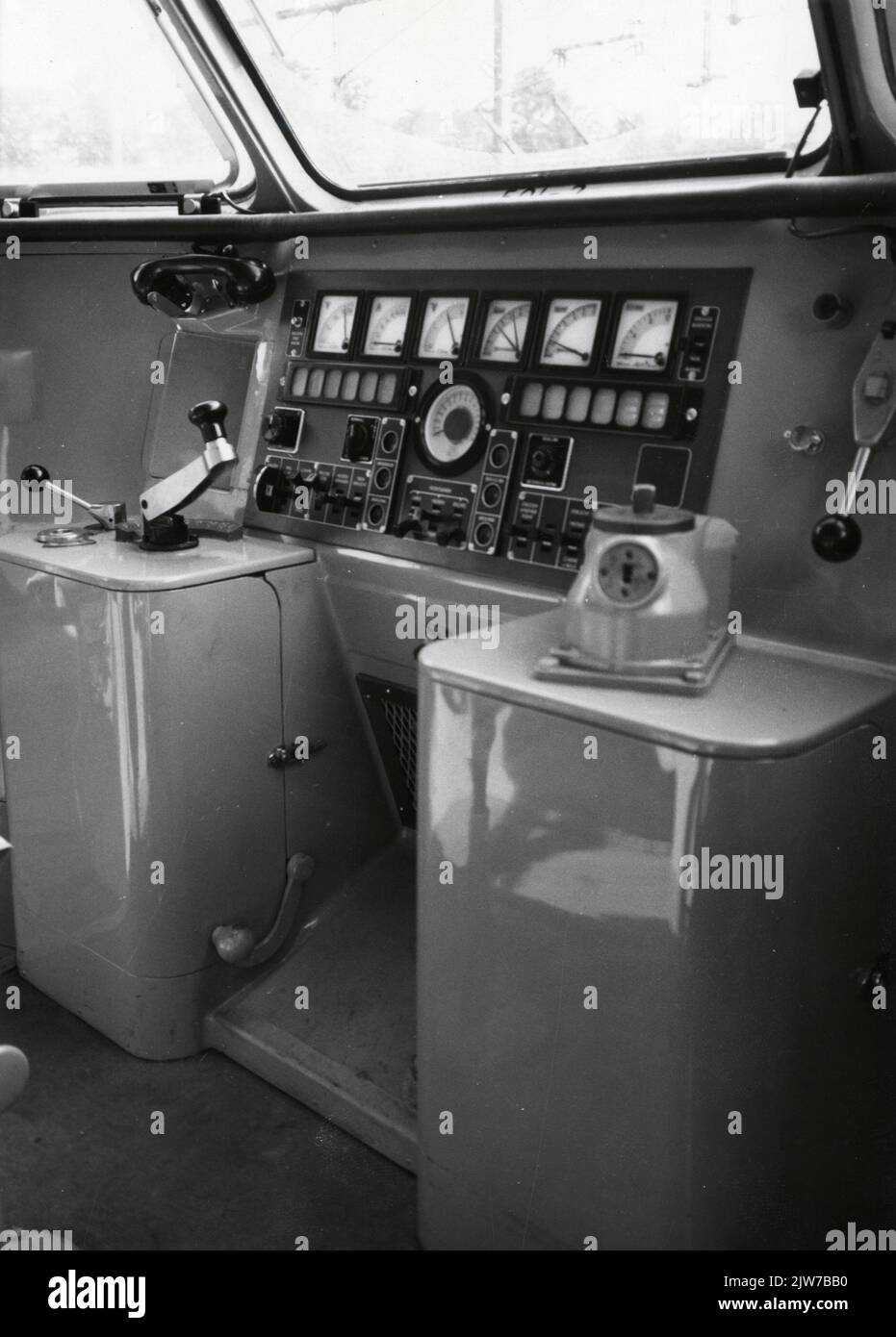 Interior of the Electric train set no. 501 (Plan TT, "Train set Future ...