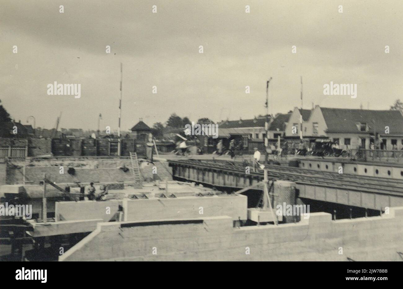 Image of the substructure of the auxiliary railway bridge over the ...