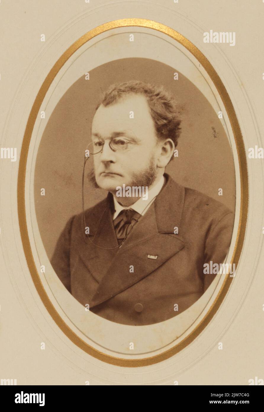 Bust to the left in oval frame hi-res stock photography and images - Alamy