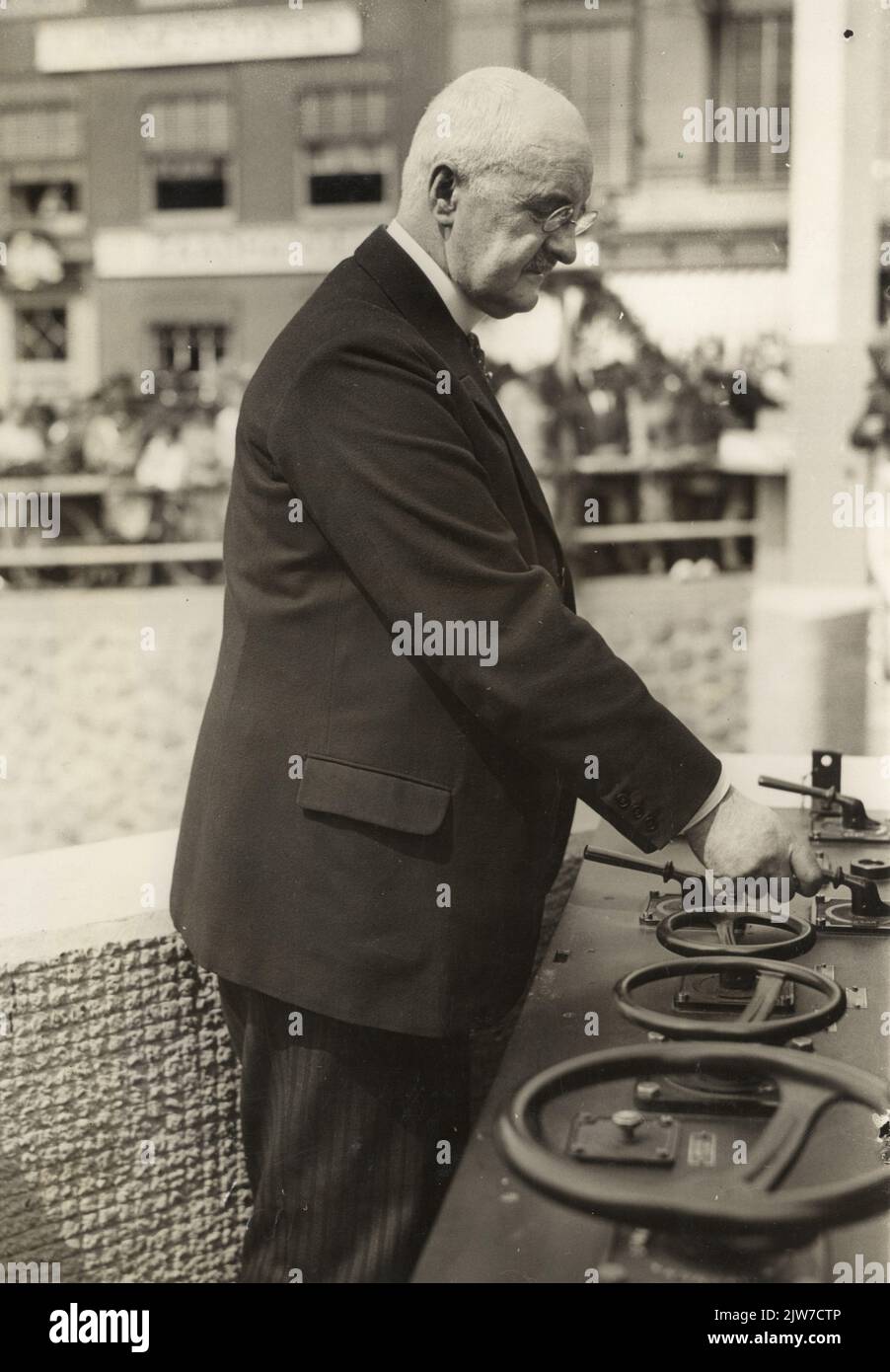 Image of Mayor Dr. J.P. Fockema Andreae during the performance of the ...