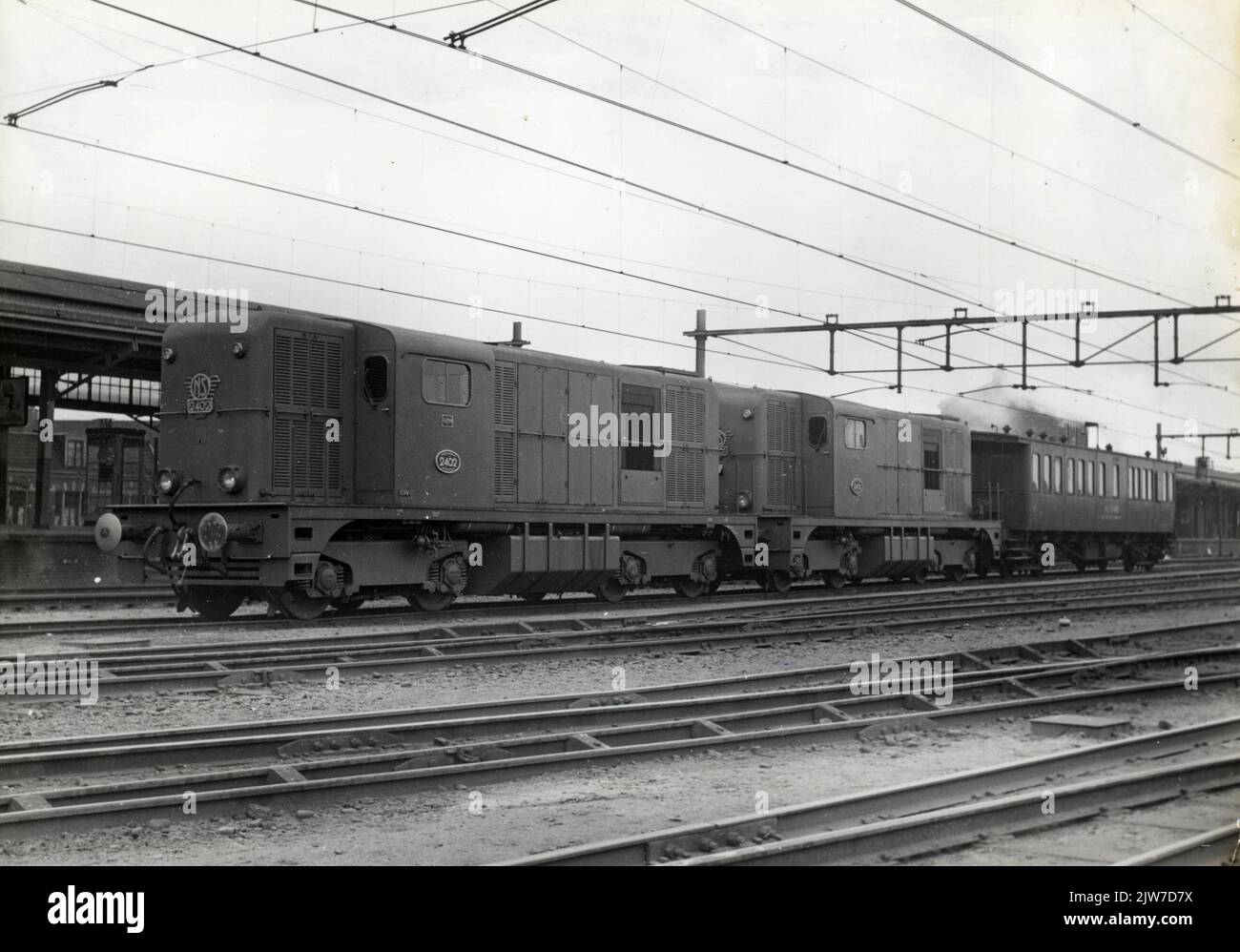 Image of the Diesel-Electric Locomotives Nos. 2402 and 2401 (series 2400/2500) of the N.S. With ...