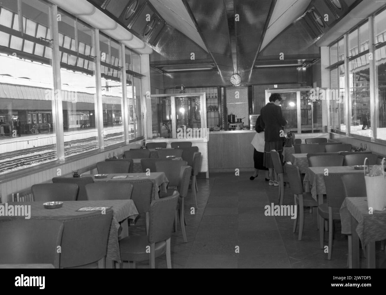 Interior of the platform building on the 4th platform of the N.S ...