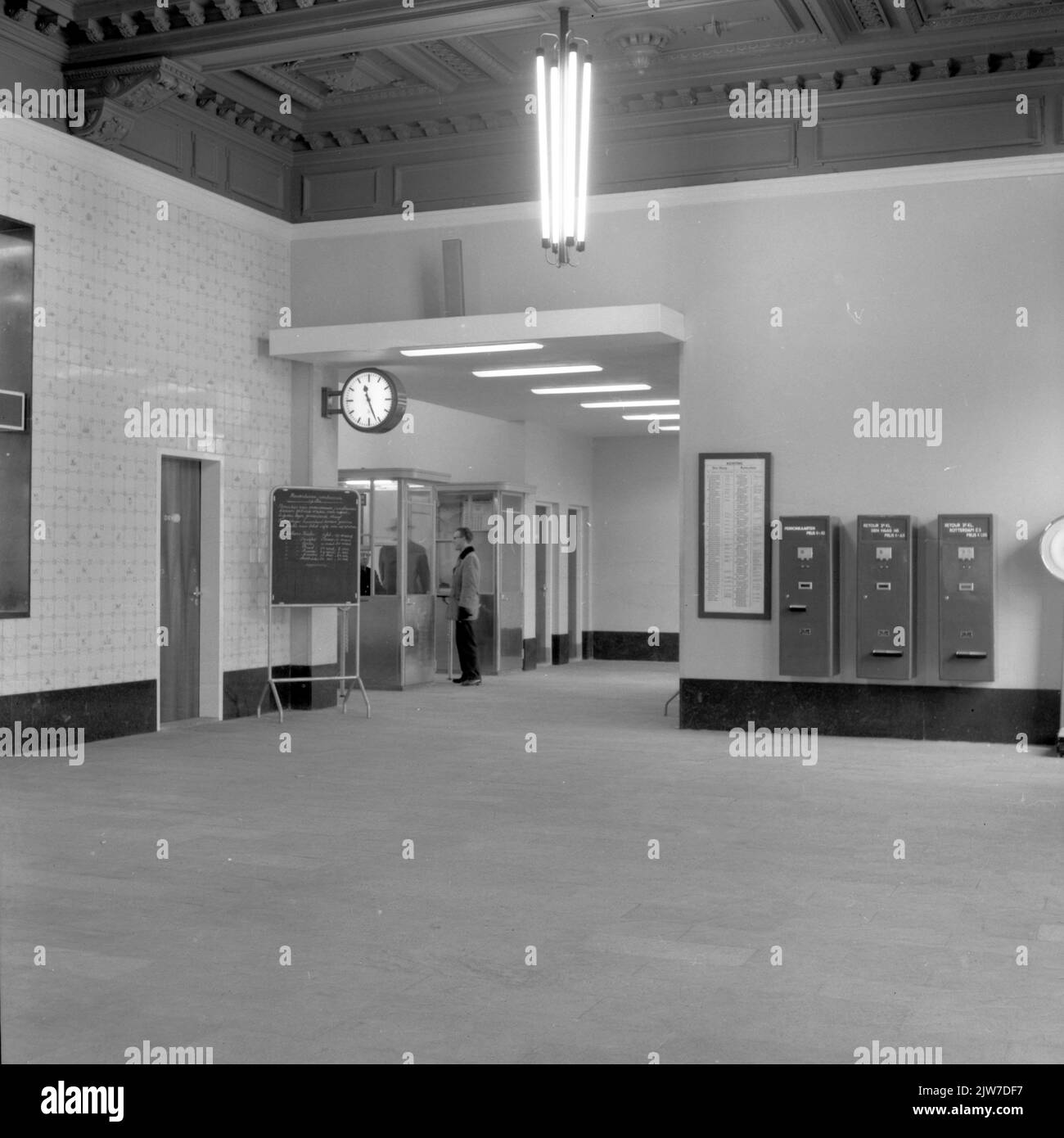 Delft station building hi-res stock photography and images - Alamy