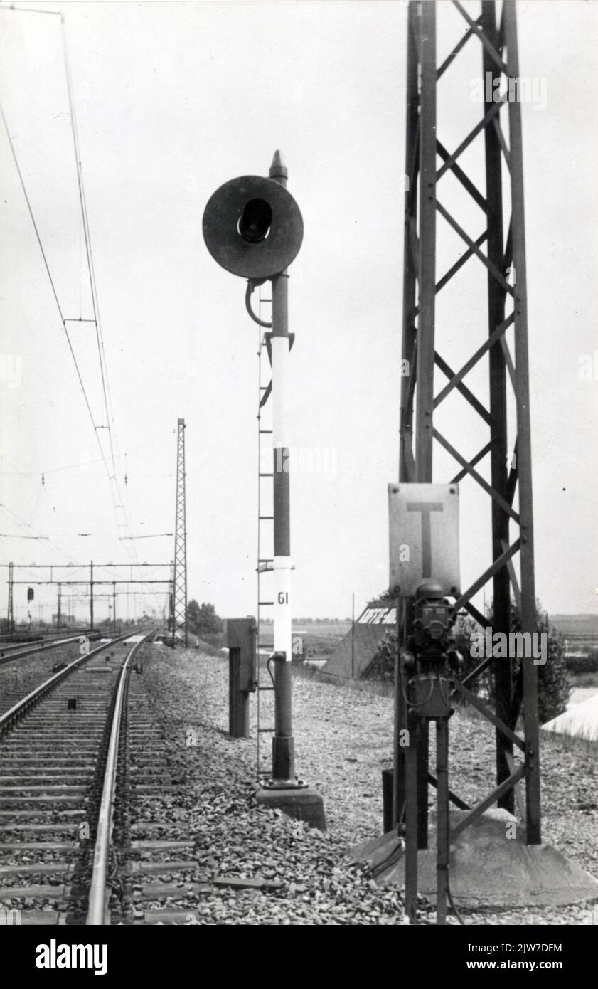 Image of an automatically operated main signal (light signal) of the ...