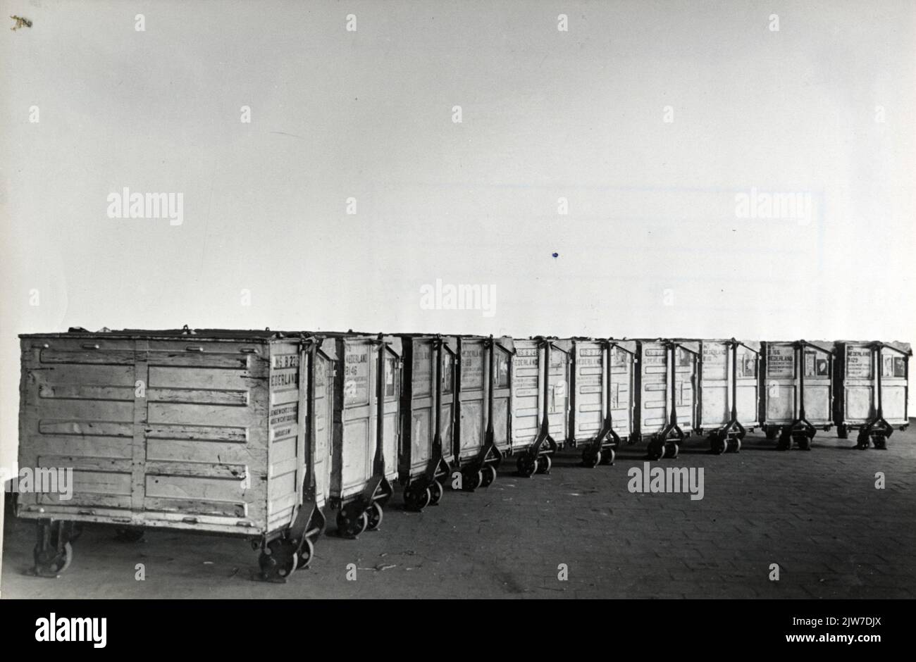 Image of a series of small loading boxes of the N.S. at the Maastricht ...