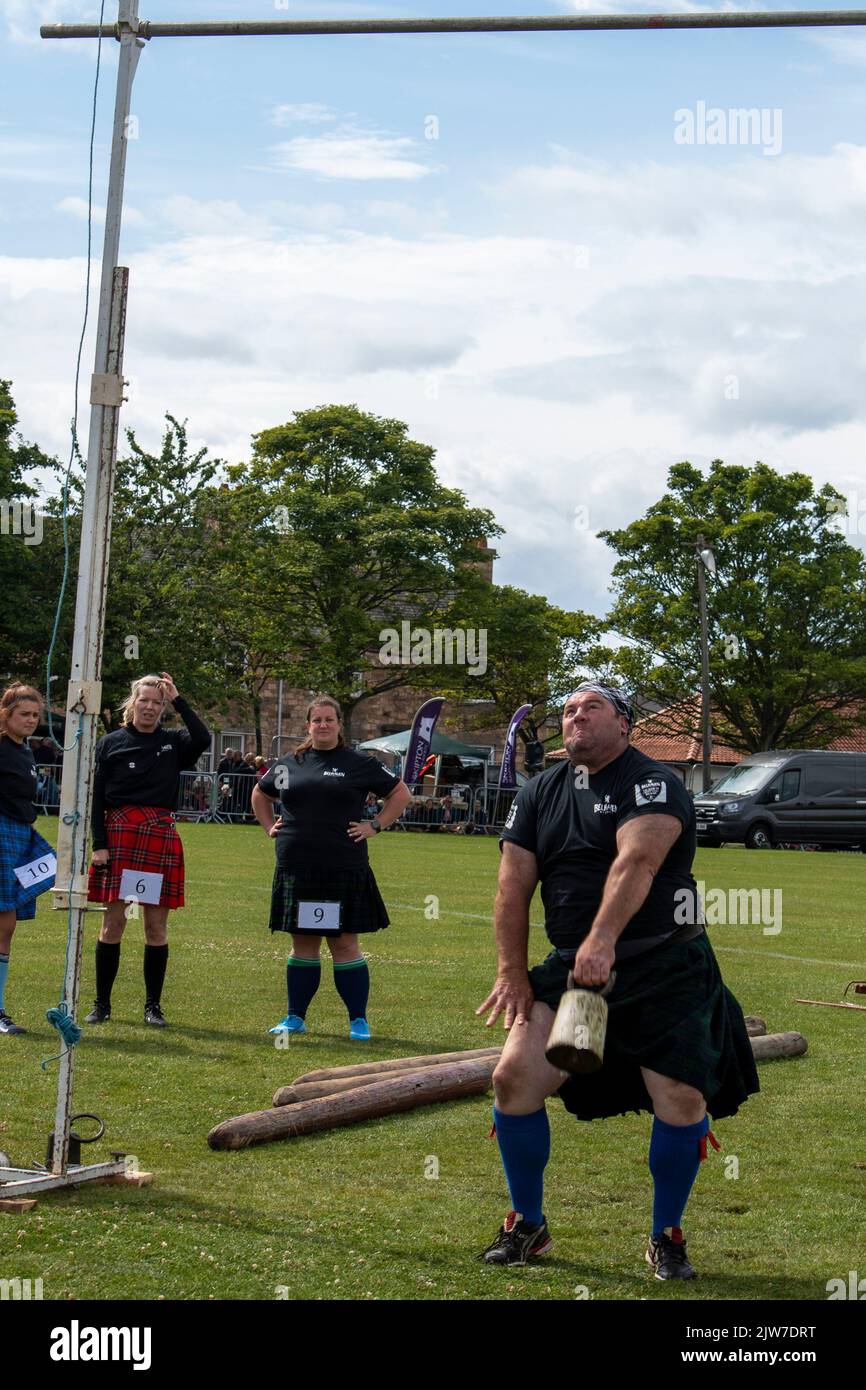 Men's Weight over the Bar event, Highland Games, North Berwick Stock ...