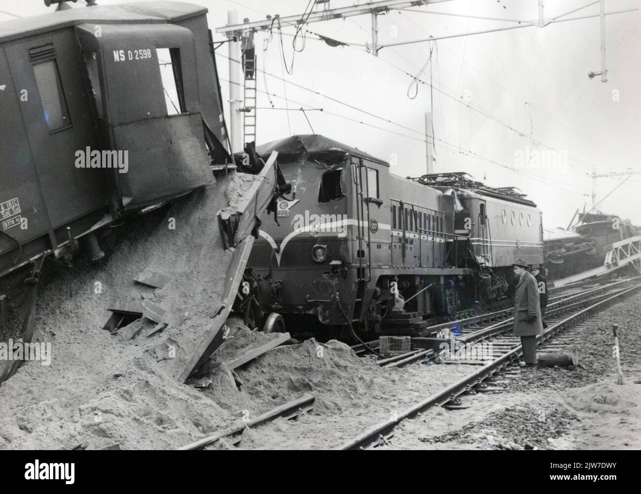 Image of the frontal collision between two freight trains near Harmelen, with the Diesel ...