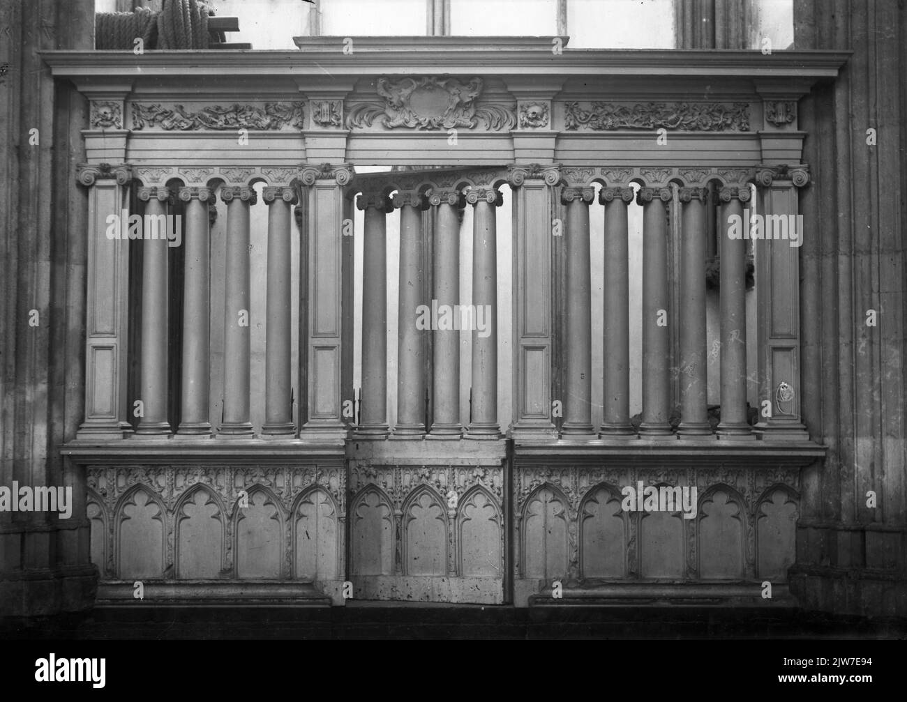 Image of the fence of the chapel of Van Arkel, decorated as a burial ...