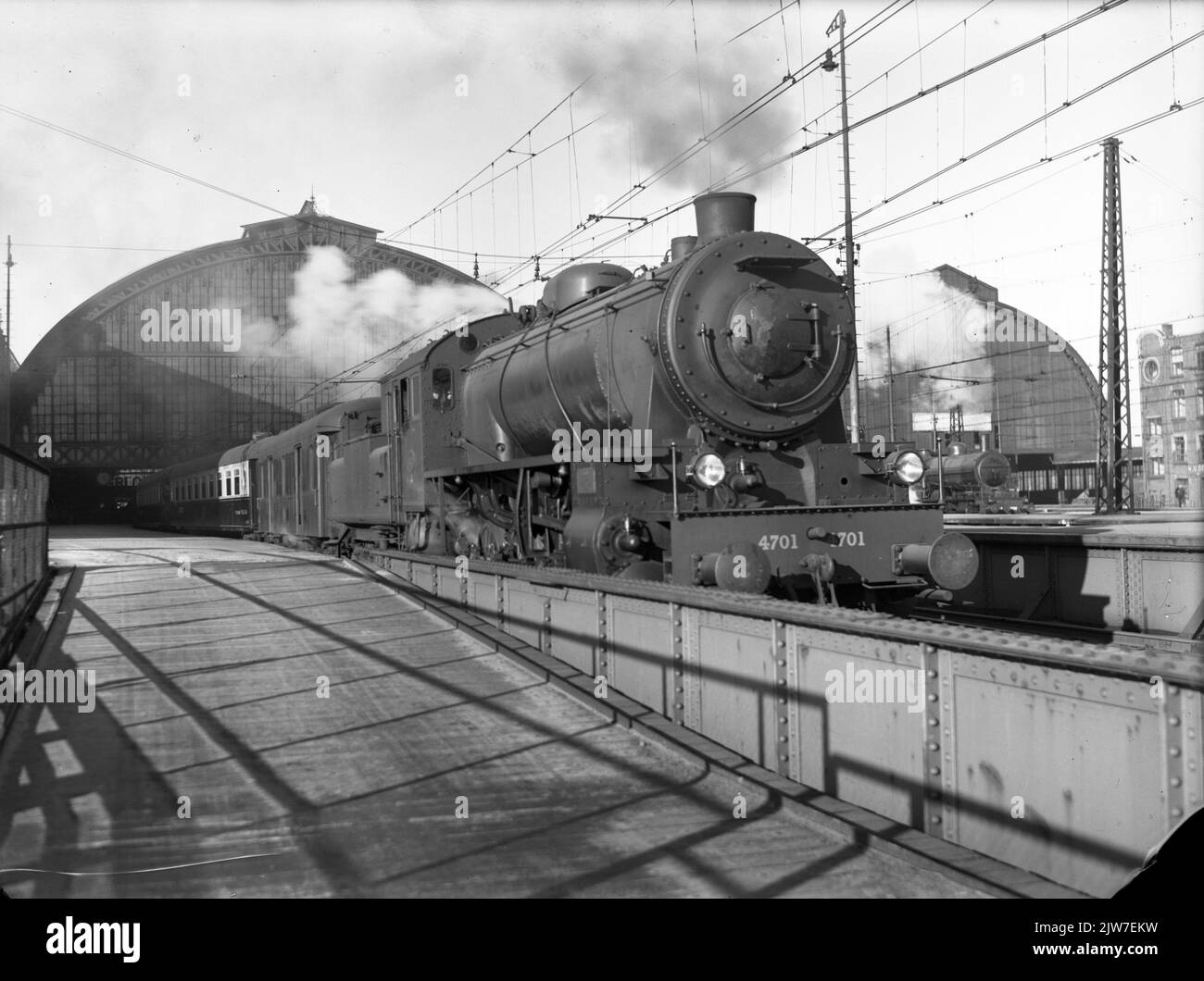 Image of the steam locomotive No. 4701 (series 4700) of the N.S. At the N.S. station Amsterdam ...
