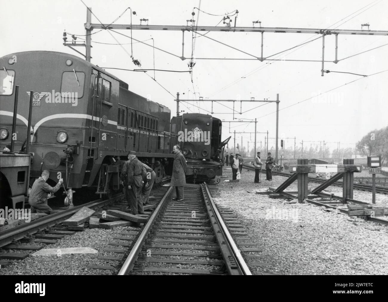 Image of the collision between the diesel-electrical locomotive no. 2251 (left, series 2200/2300 ...