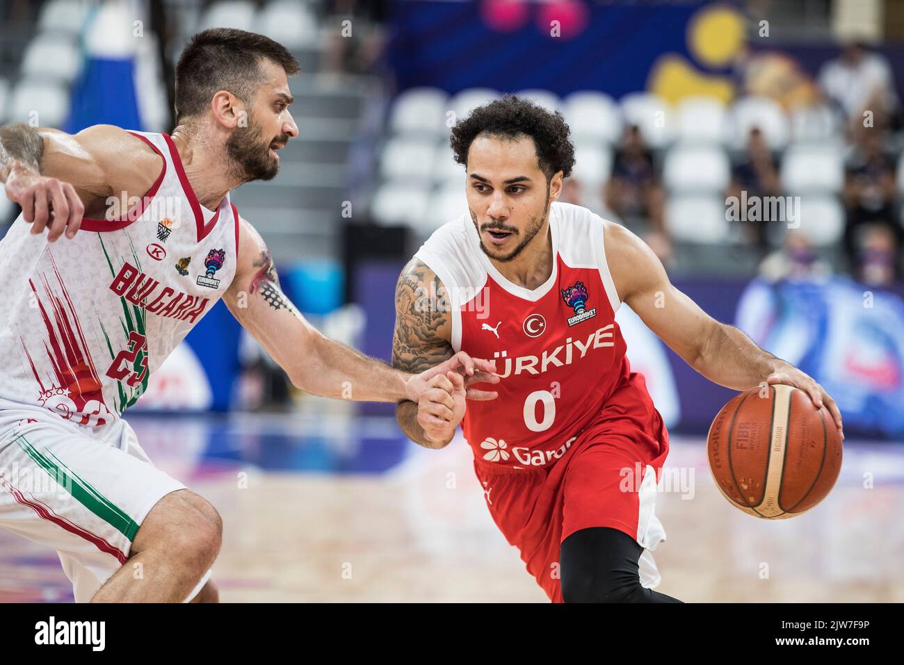 Shane Larkin of Turkey drives to the basket Stock Photo - Alamy