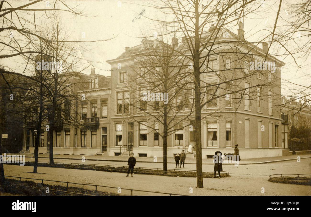 Face in the Maliebaan in Utrecht with the facades of the houses nrs. 86 ...