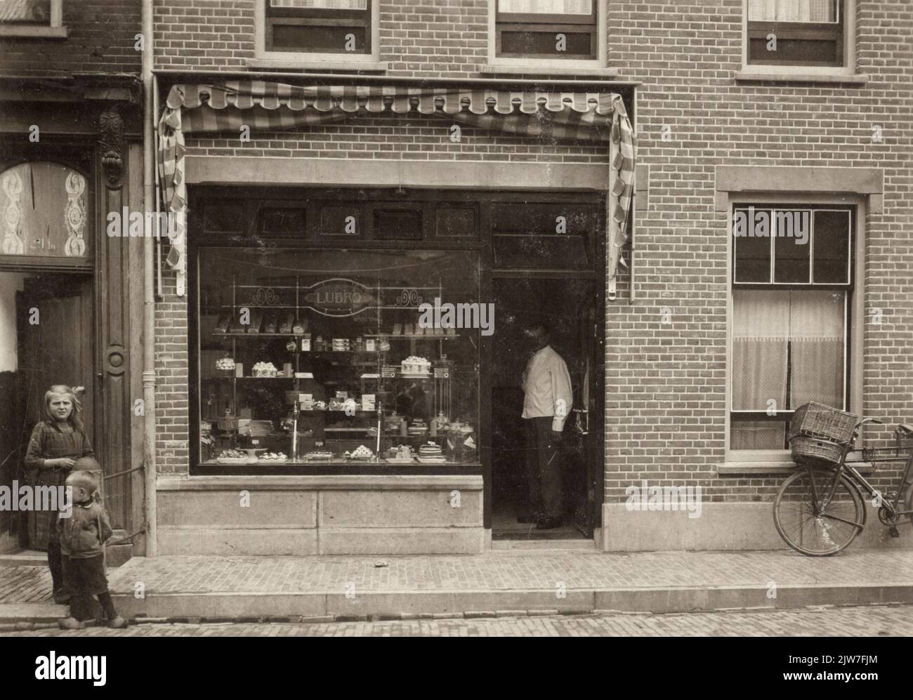 View of the shop of store no. 9 of the "Lubro bread and pastry bakeries ...