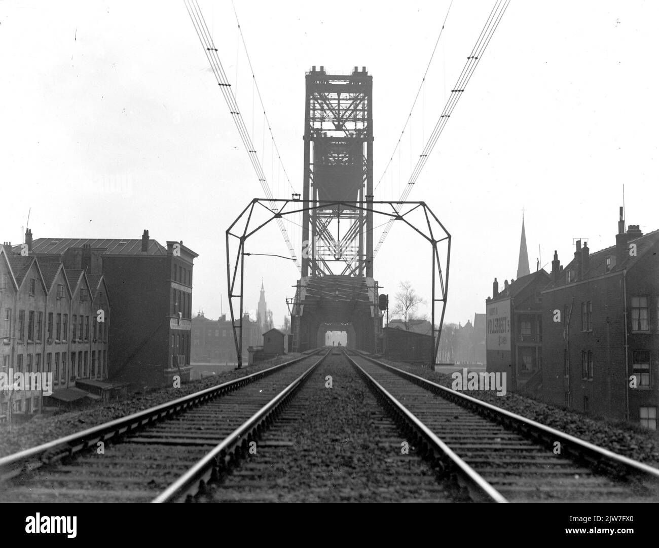 View of the Spoorbaan and the railway bridge over the Koningshaven ...
