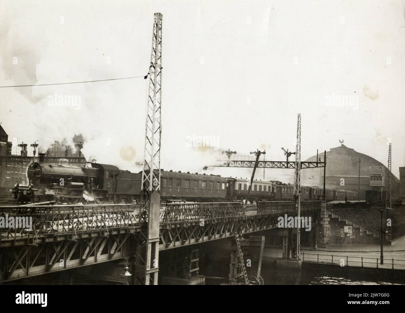 Image of a train drawn by a steam locomotive from the series 3700/3800 ...