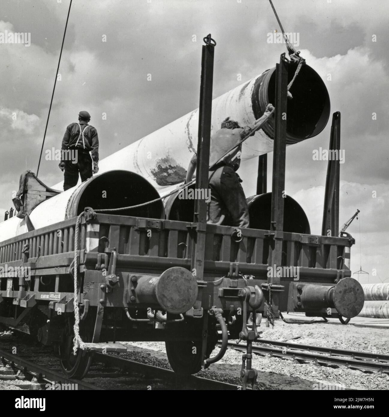 Overloading image hi-res stock photography and images - Alamy