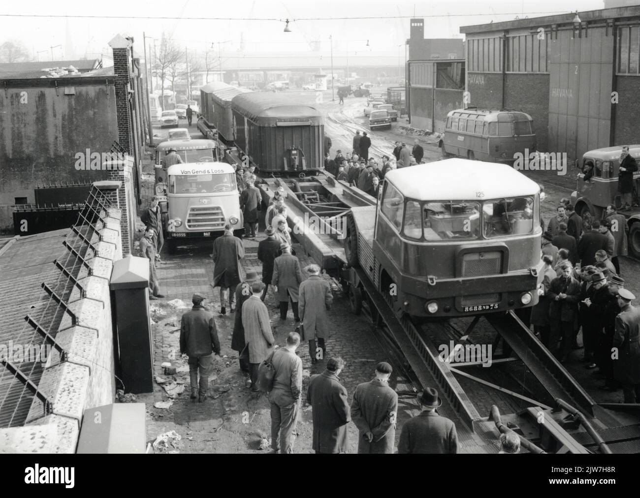 Image of placing truck trucks on rail trucks (so-called Kangourou ...