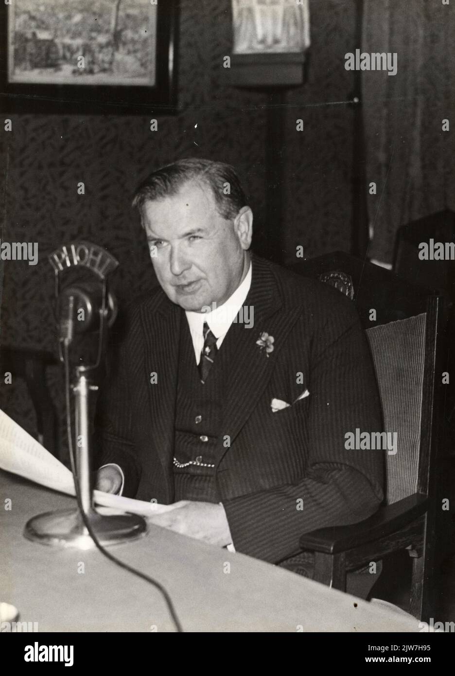 1940 microphone hi-res stock photography and images - Alamy