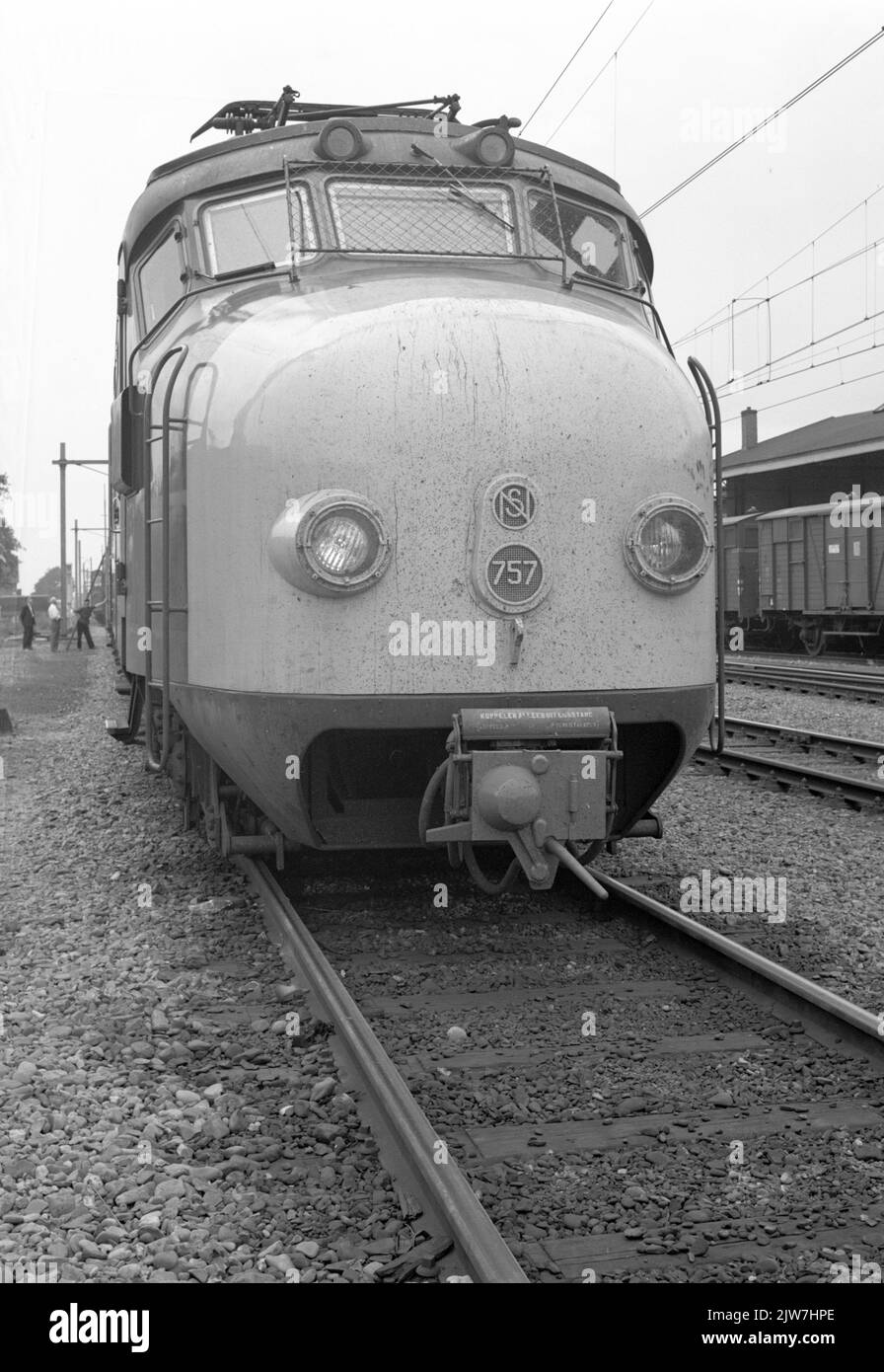 Image of the head of the Electric train set no. 757 (Mat. 1954, plan G ...