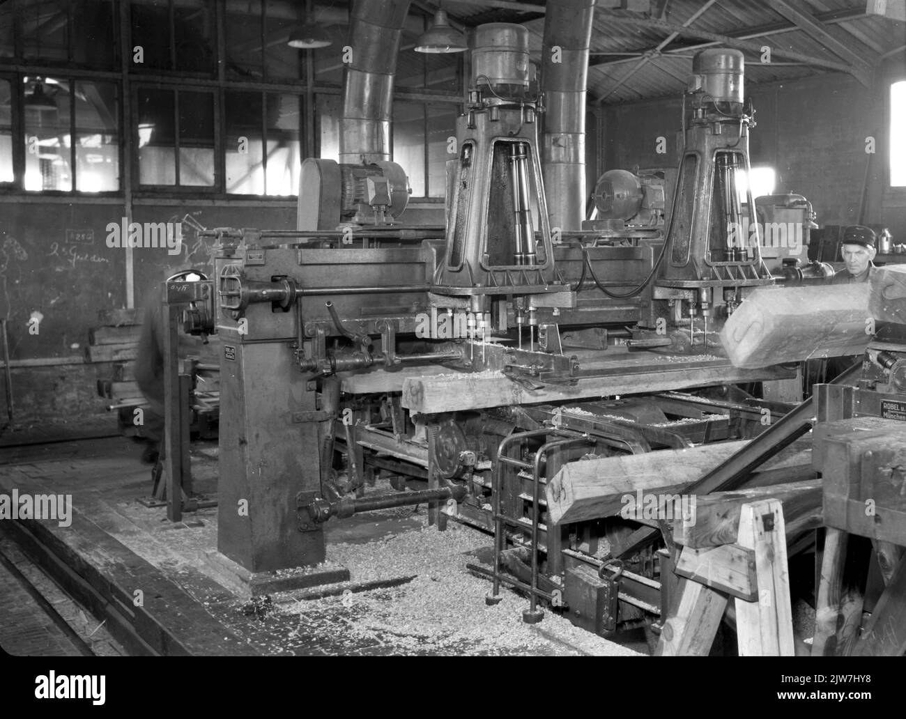 Interior of the wood preparation device of the N.S. in Dordrecht ...