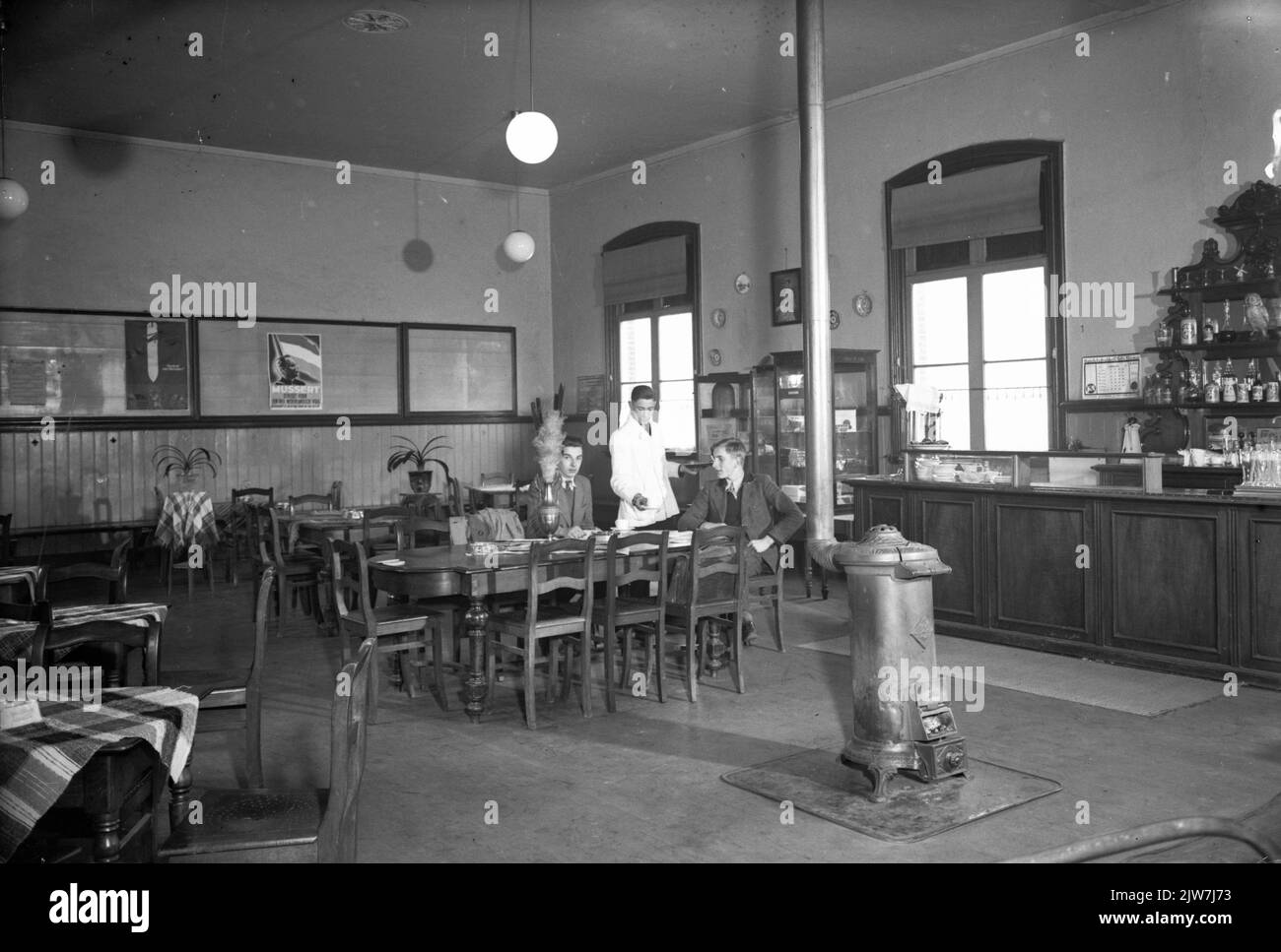 3rd class waiting room hi-res stock photography and images - Alamy