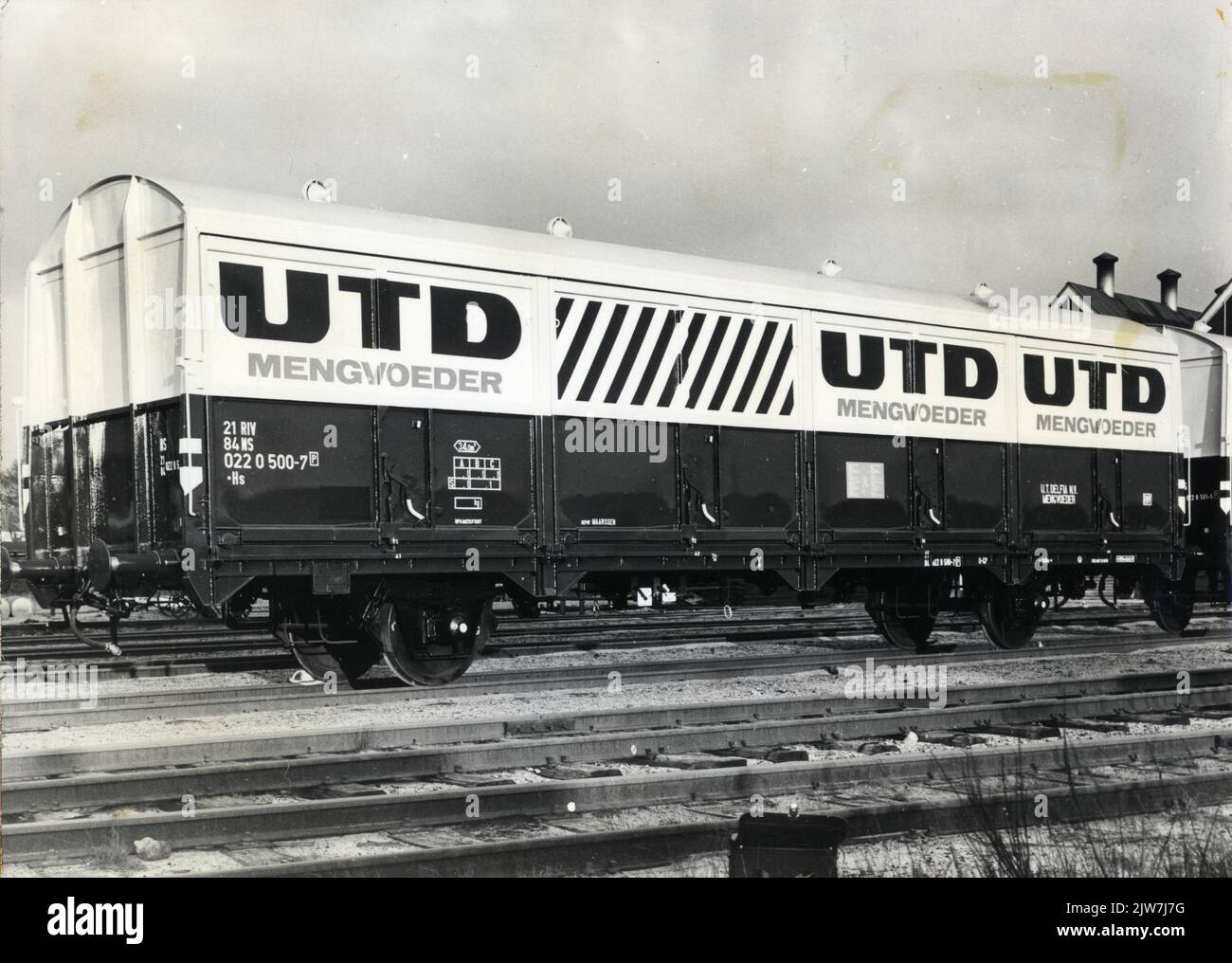 Image of the closed freight wagon (sliding wall wagon) No. 21 84 022 0 ...
