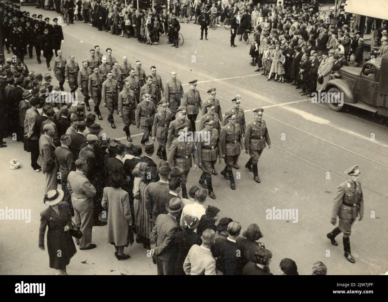 Image of a delegation from the circle Utrecht of the N.S.D.A.P ...