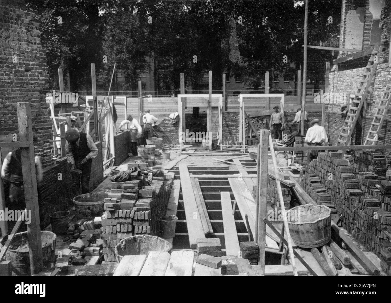 Image of the work for the construction of the Oranjehuis (Nieuwekade 30 ...