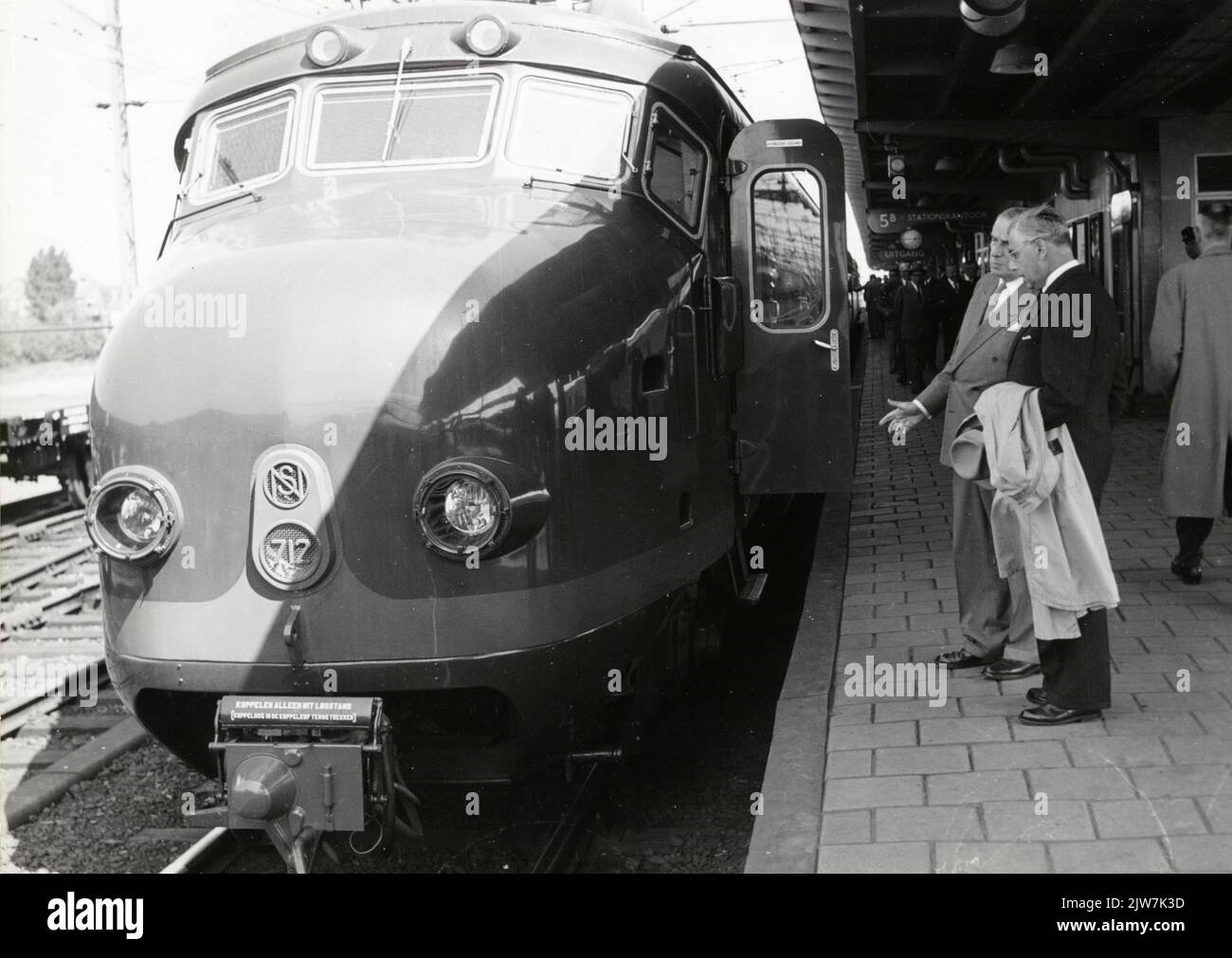 Train platform gouda station hi-res stock photography and images - Alamy