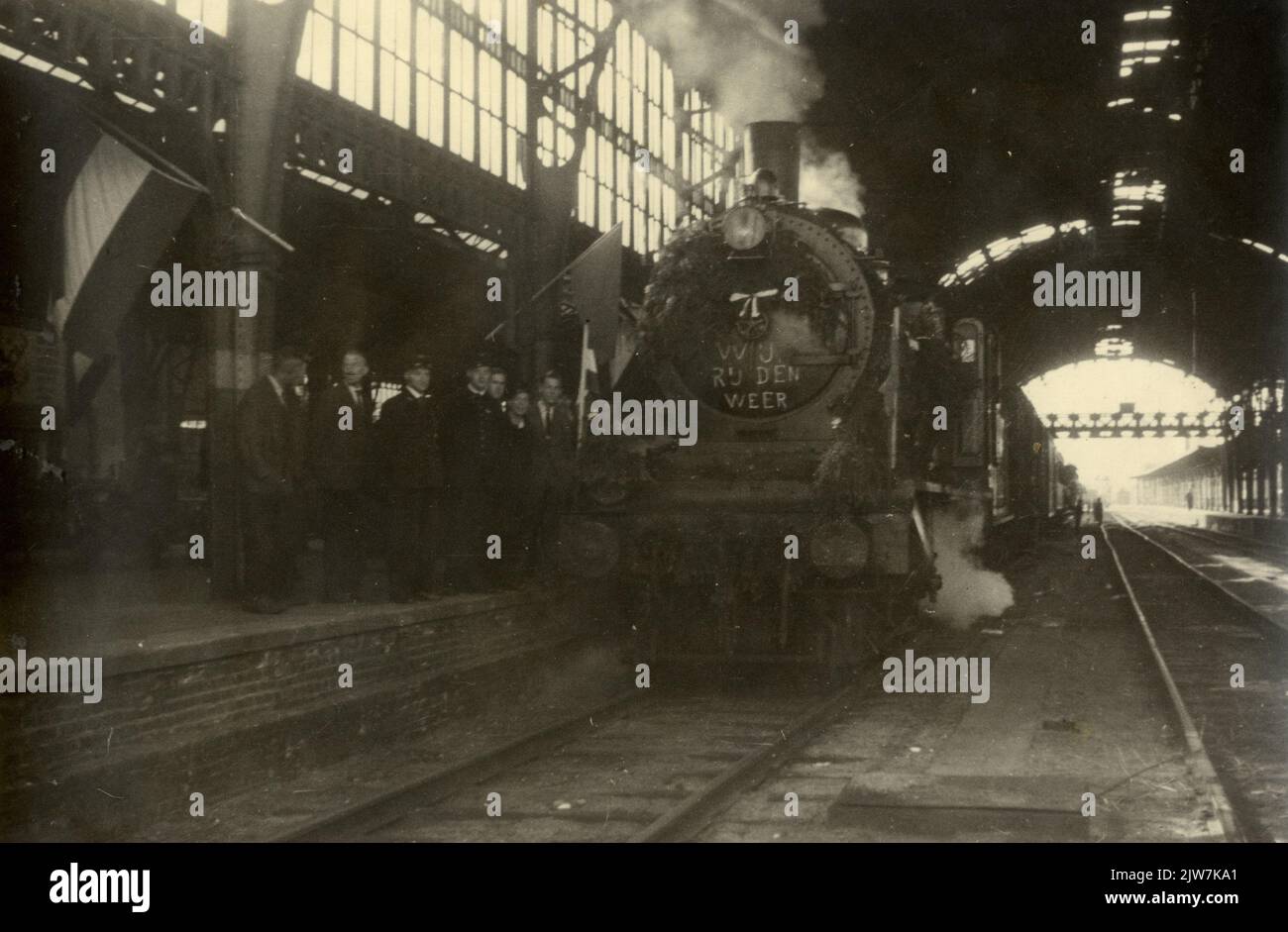 Image of a train drawn by a steam locomotive from the series 3700/3800 ...
