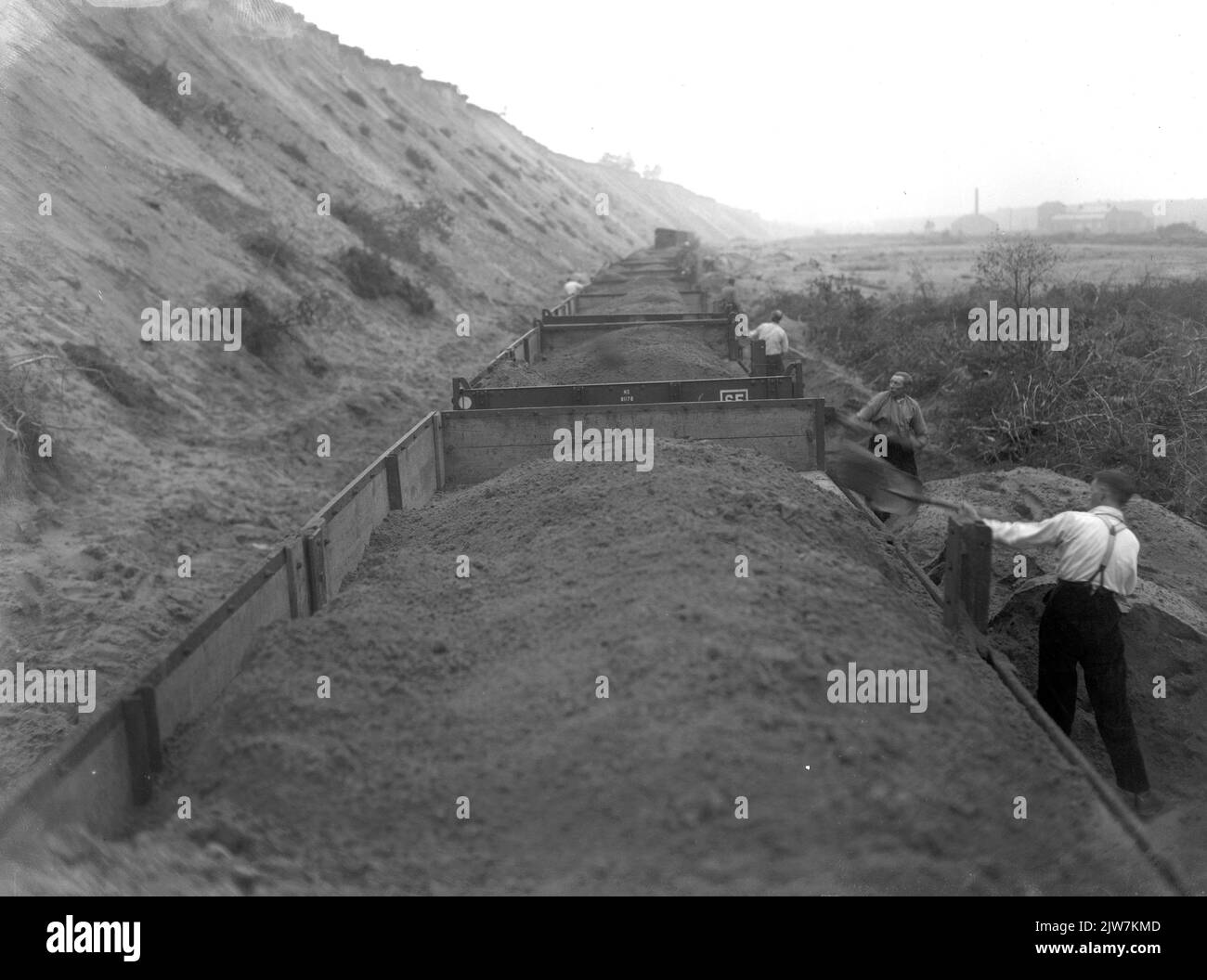 Image of the loading of a train with sand in the sandy of the N.S. in ...