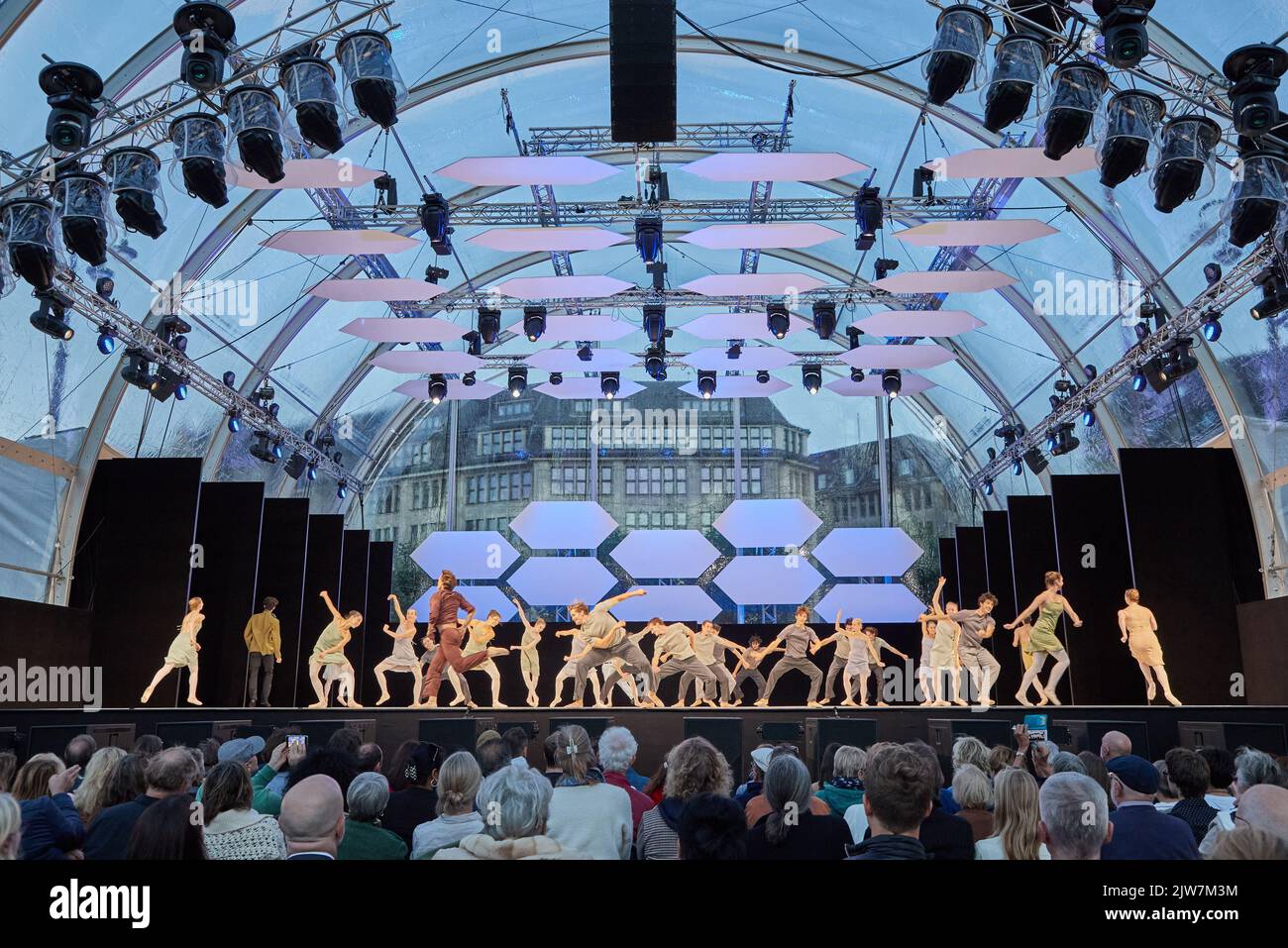 Hamburg, Germany. 03rd Sep, 2022. Dancers stand on the open-air stage ...