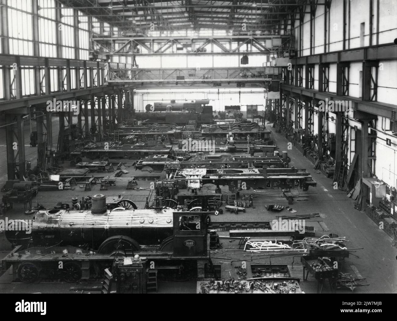Interior of the central workshop of the N.S. in Tilburg: Stamping, with ...