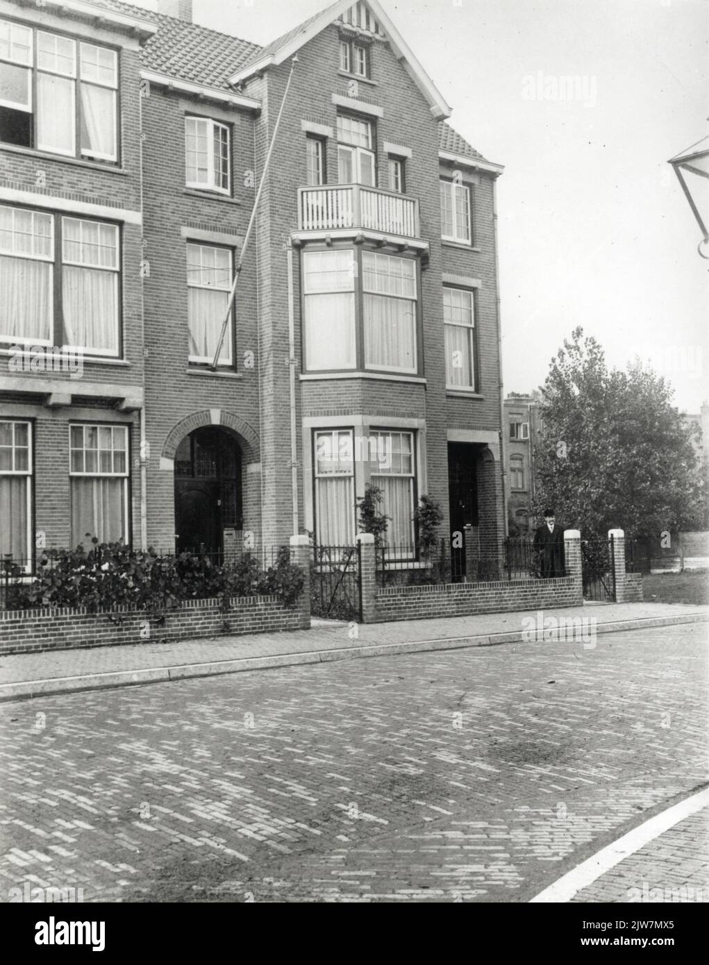 View of the facade of the Mauritsstraat 117 building in Utrecht, in the ...
